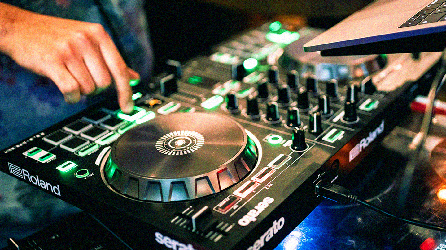 The 5 most important DJ Transitions - Thomann Blog