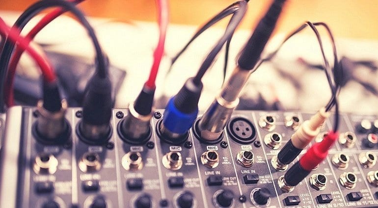 Key Differences in Audio Cables Balanced vs. Unbalanced– t.blog Key Differences in Audio Cables Balanced vs. Unbalanced– t.blog